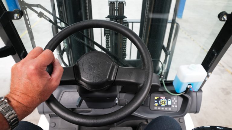 Test + video: Bobcat B25NS - Colourful alternative - Logistics Inside ...