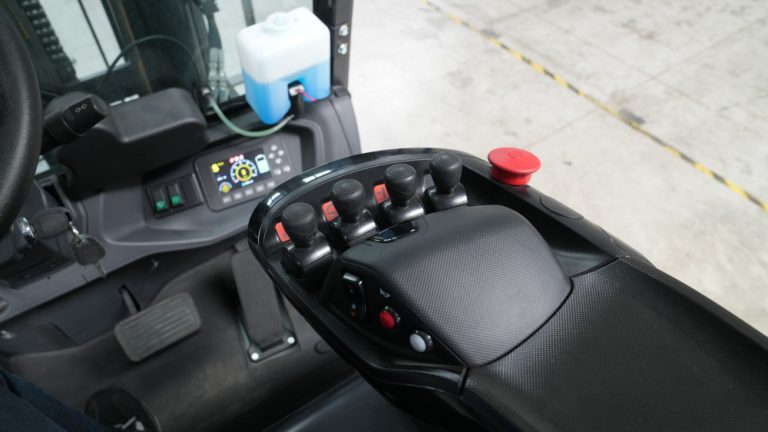Test + video: Bobcat B25NS - Colourful alternative - Logistics Inside ...